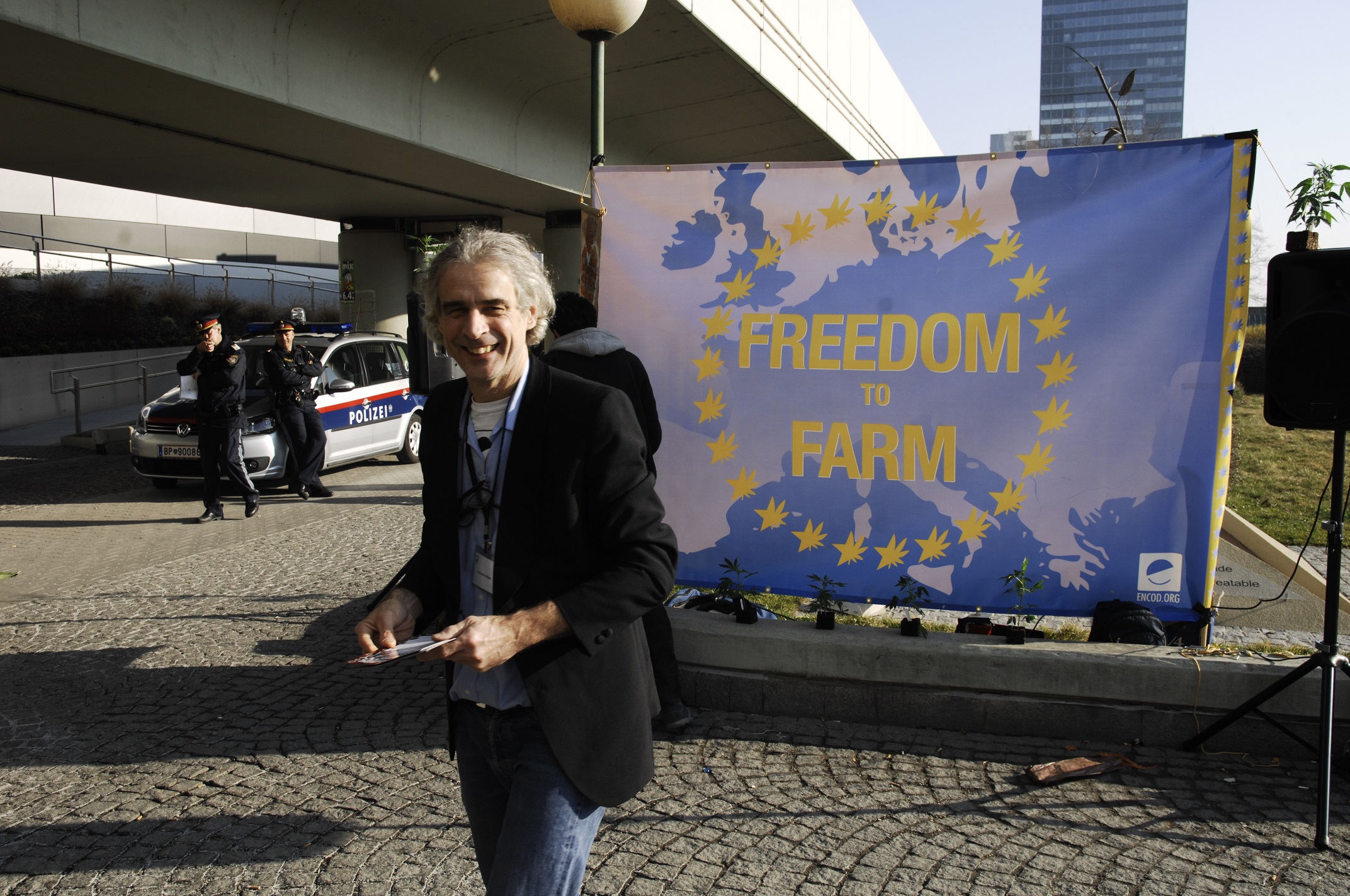 Encod krabbelt op - Europees front voor legale drugs - CNNBS.nl