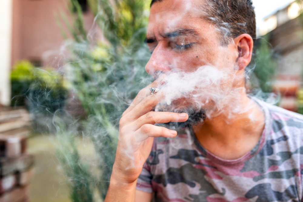 Studie • Hasjolie dabben is 300% effectiever dan joint roken - CNNBS.nl