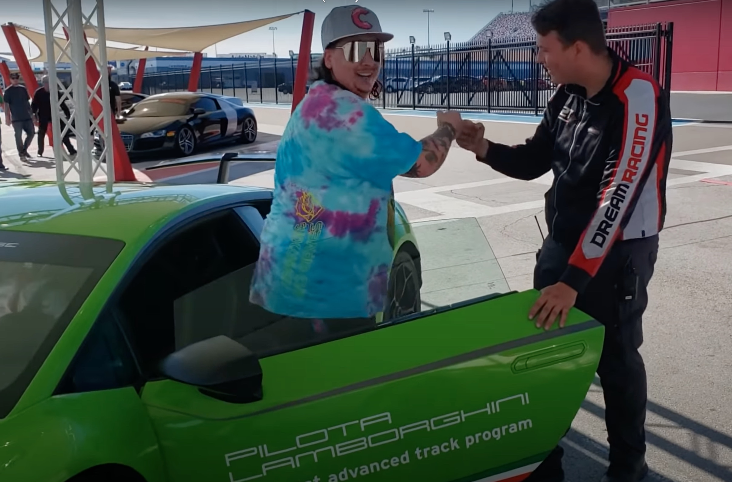 CustomGrow420 scheurt - high as hell - met een Lamborghini - CNNBS.nl