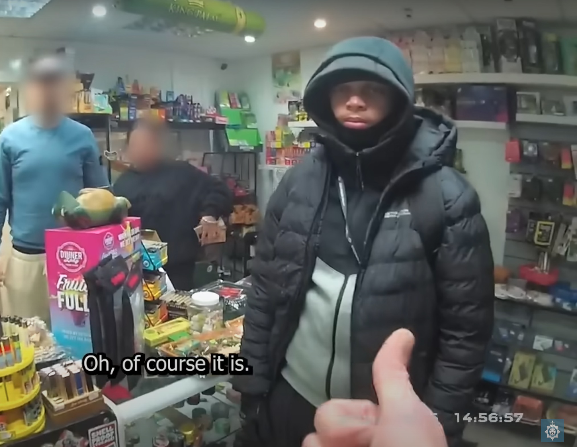 Kijk hoe de kit voor de 2e x in 2 maanden Keaon (18) pakt met wiet ...