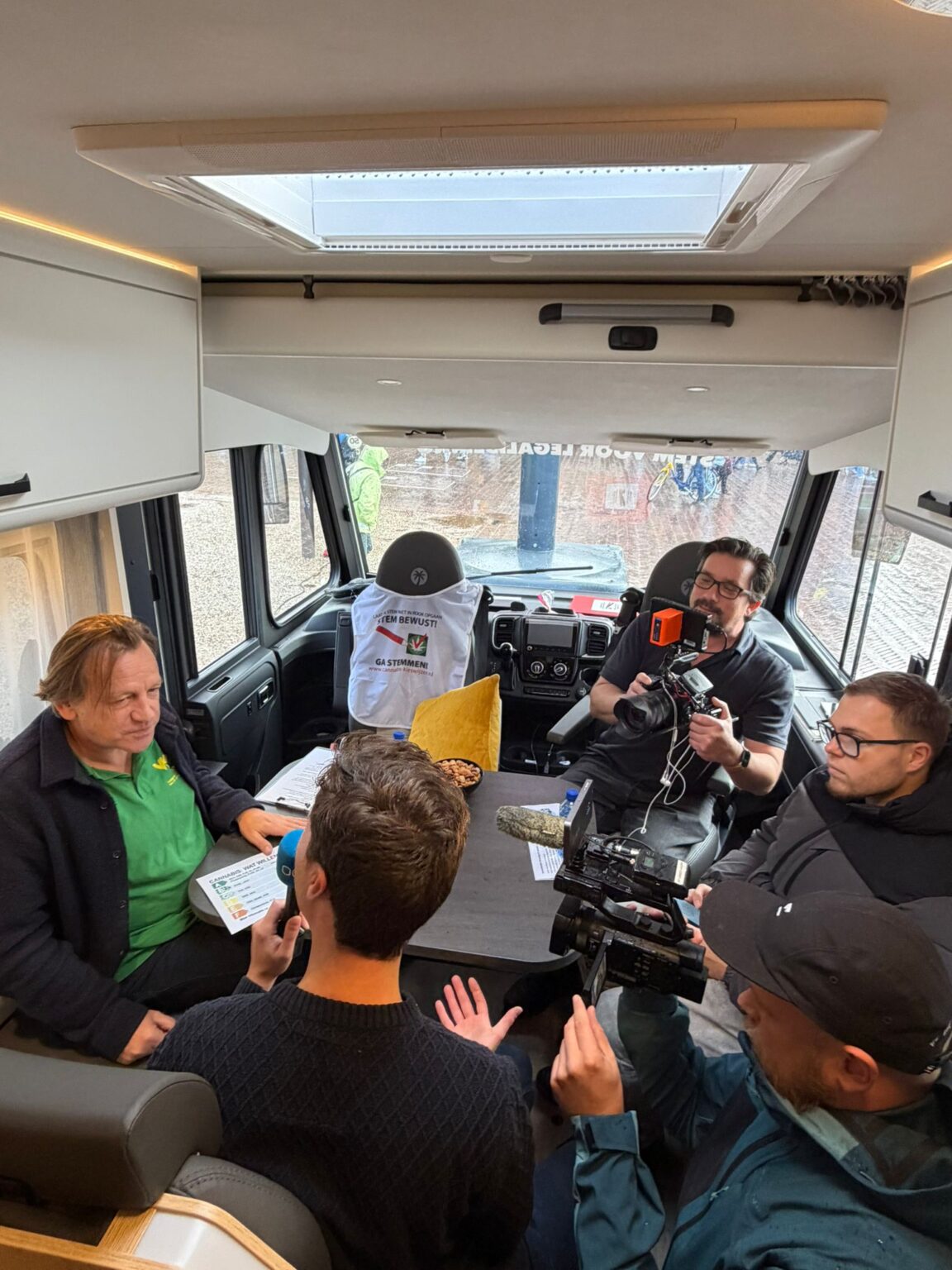 CannaStemBus tour 2025 • 6 steden, 34 gasten, 1626 kilometer - CNNBS.nl