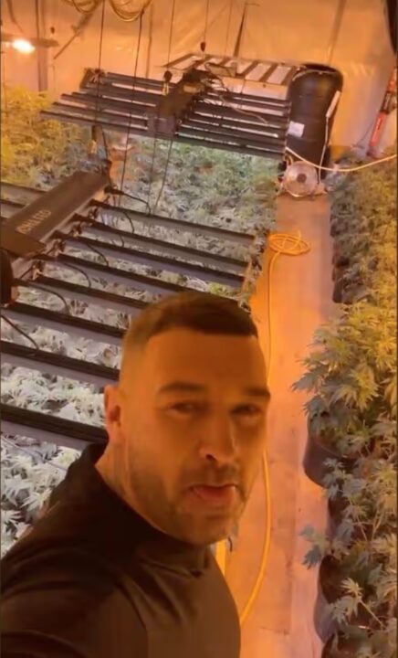 Ryan 'de zingende drugsdealer' zingt inmiddels een toontje lager - CNNBS.nl